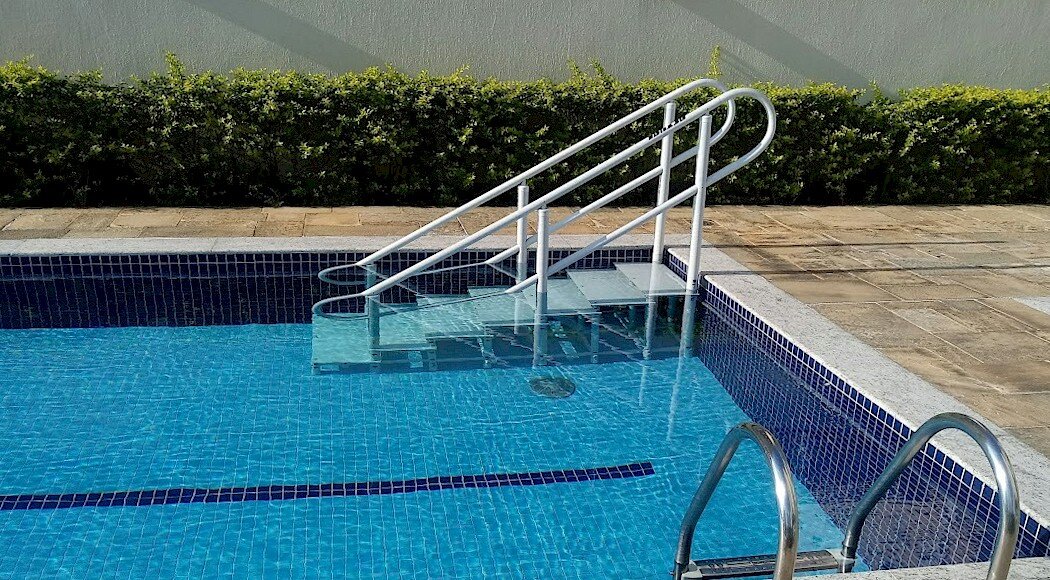 Escadas para piscina da Actual - Facilite o Acesso à Água